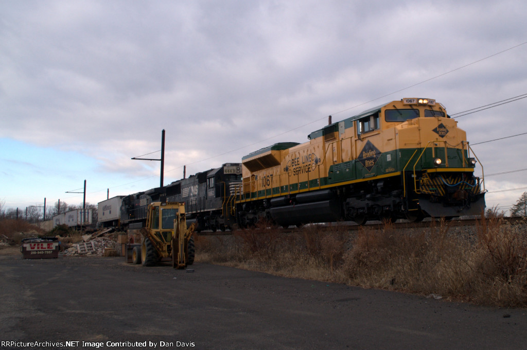 NS SD70ACe 1067 "Reading" leads 24K